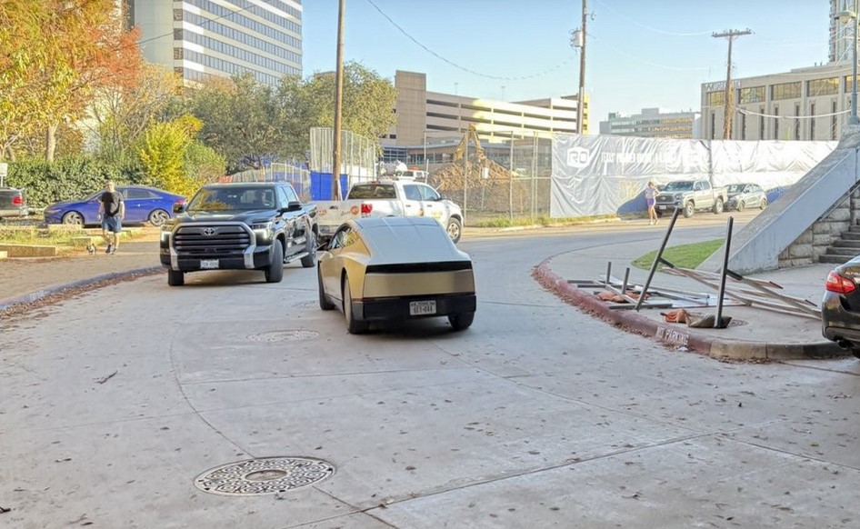 🚀Tesla Cybercab İlk Kez Halka Açık Yollarda Test Edildi: Seri Üretim ...